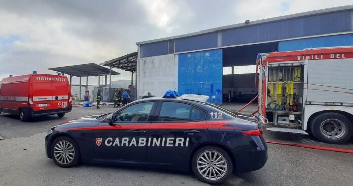 Pozzolo Formigaro: in fiamme pneumatici e residui di sostanze oleose